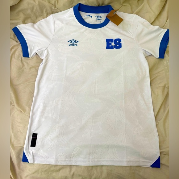 Umbro | Shirts | Umbro El Salvador Soccer Jersey Size Medium Nwt Player ...